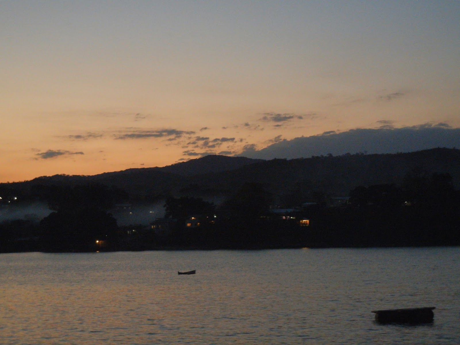 Leo in Malawi: Mayoka Village in Nkhata Bay - Sunset and night fishers