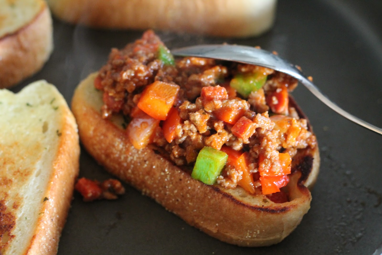 Mrs. Schwartz's Kitchen: Pizza Sloppy Joes