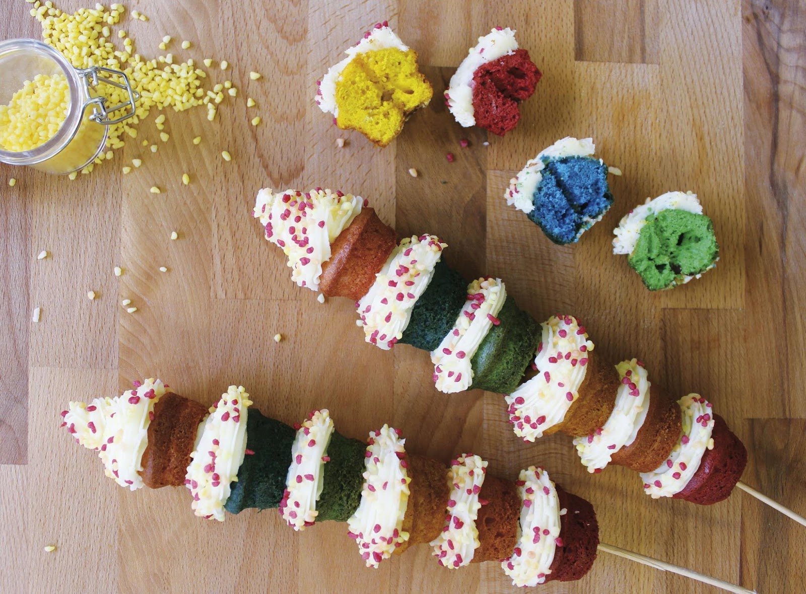 Colorful mini muffin skewers - CakeYep