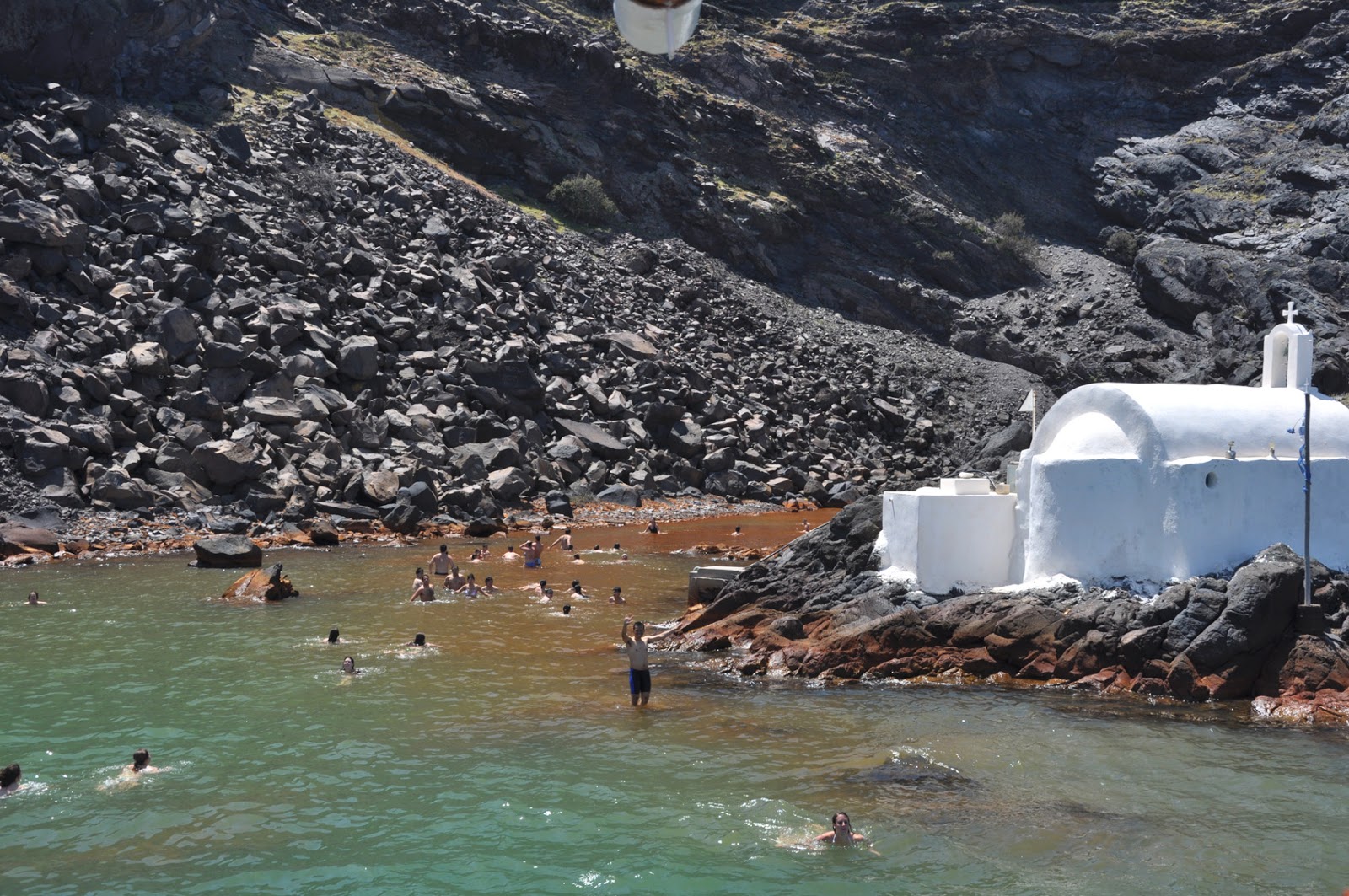Nisa mufti: Hot spring di Santorini Yunani