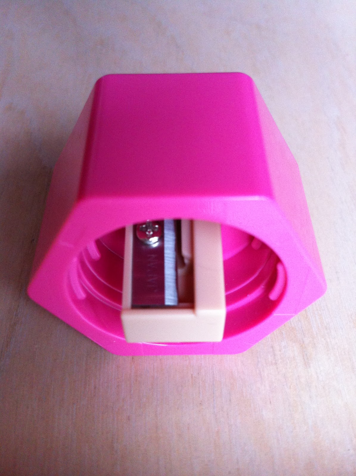 Mums and Kids ★ Japan: New Gadget ★ Bottle Lid Pencil Sharpener