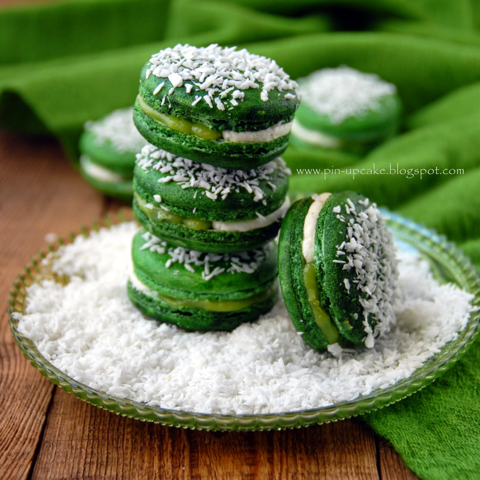 PIN - UP CAKE: Makaroniki limonkowo - kokosowe