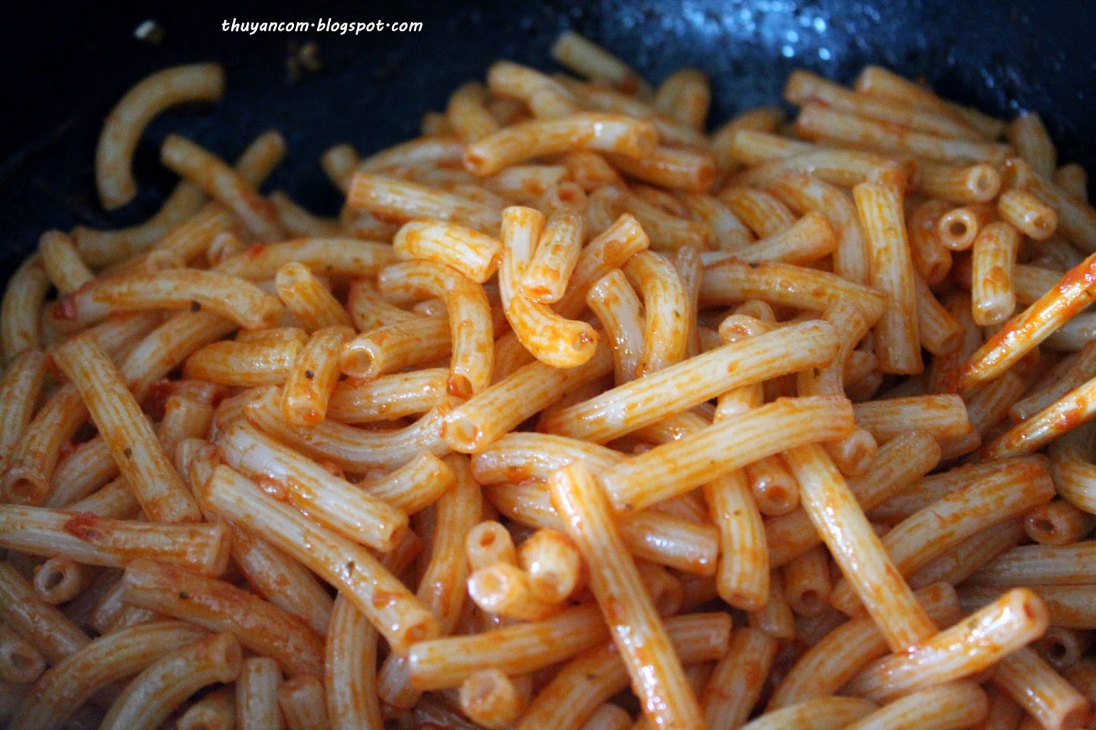 Blog of Salt: Nui Xao Bo - Stir Fry Beef Rice Macaroni