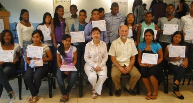 NOTICIAS: ISAE UNIVERSIDAD Y EL EMBAJADOR DE E.E. U.U. CLAUSURAN PROGRAMA.