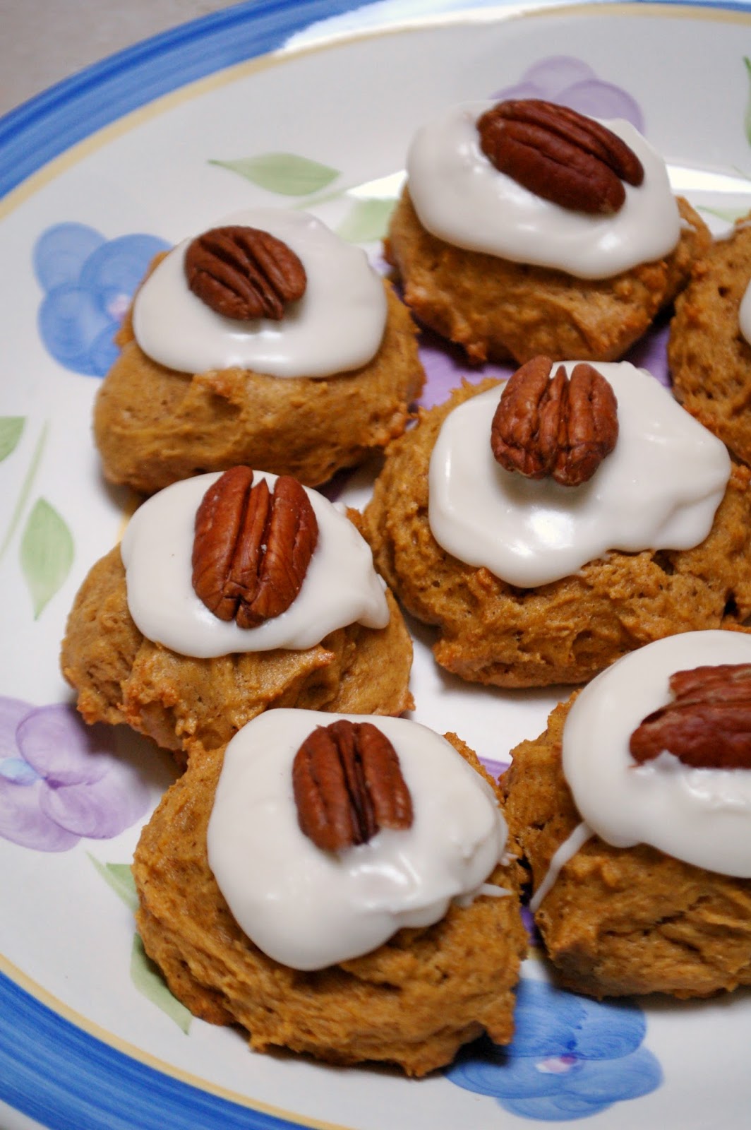 The Spice Garden: Pumpkin-Pecan Cookies with Rummed Up Icing