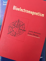 Intermediate Physics for Medicine and Biology: Bioelectromagnetism ...