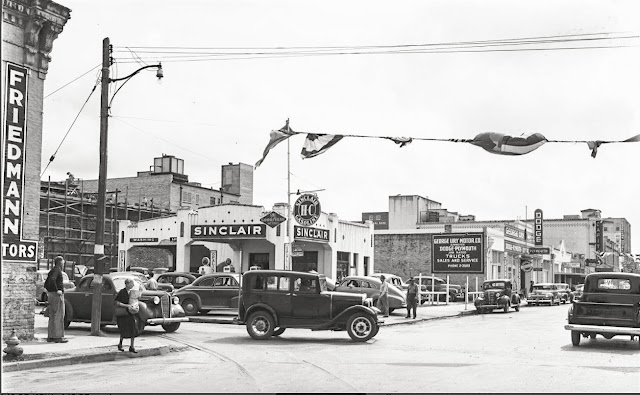 EL RRUN RRUN: IN BROWNSVILLE HOW THINGS CHANGE, YET REMAIN THE SAME