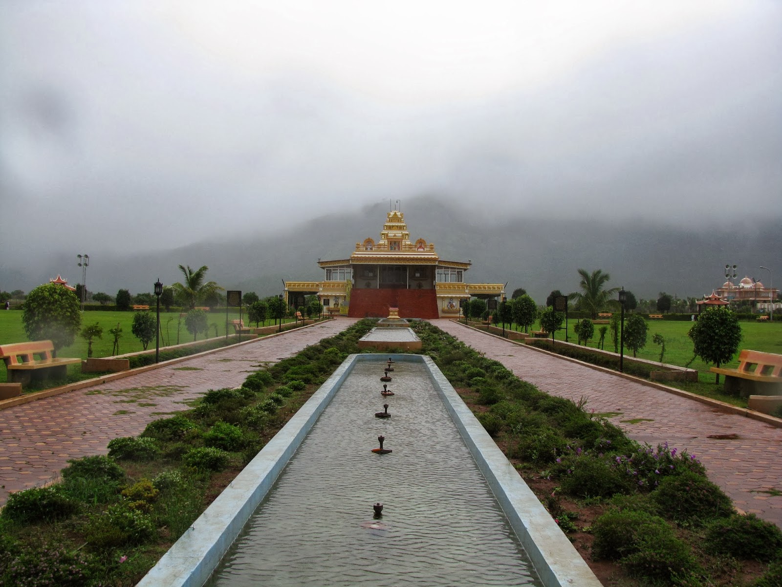 Pune To Pune...via India: Hadashi -Pune (2009)