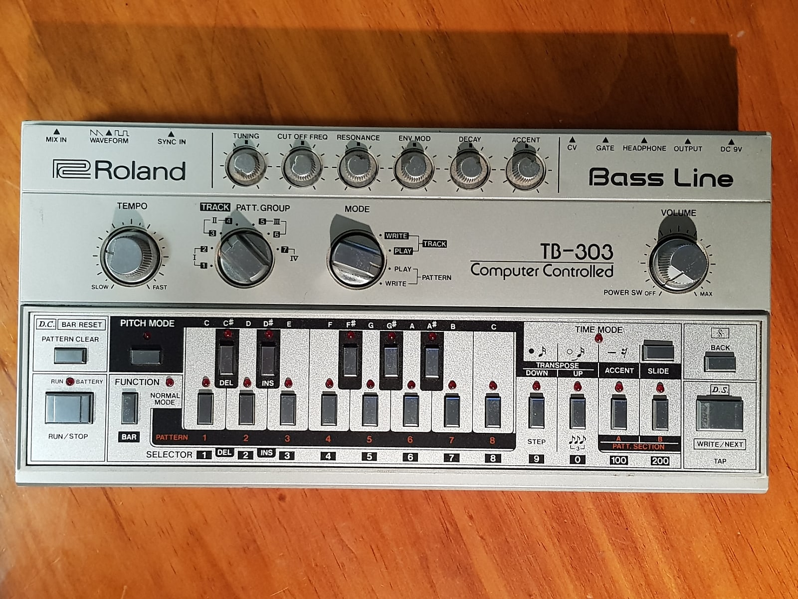 MATRIXSYNTH: Roland TB-303 Bass Line Synthesizer