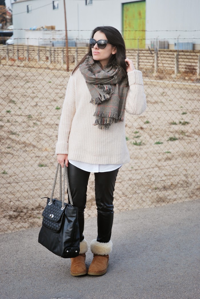 todoloquemellama blog: CON JERSEY DE LANA Y BOTAS UGG. OUTFIT.