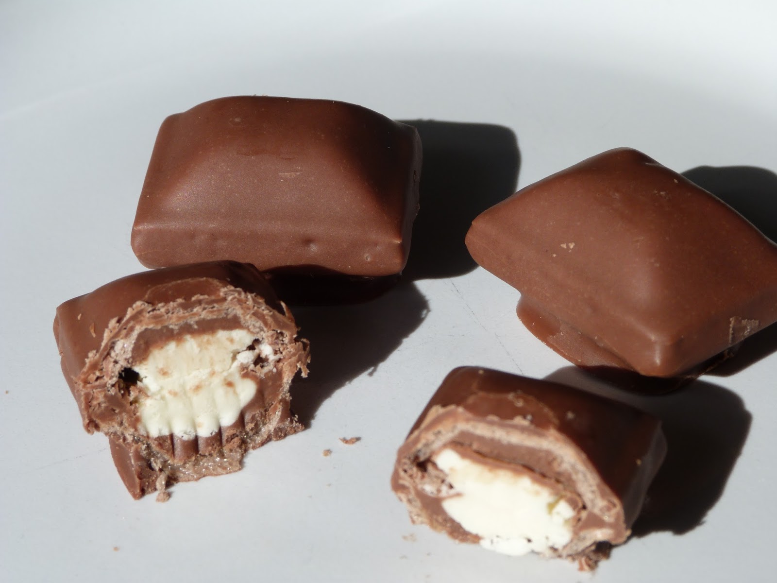 GIVEN TO DISTRACTING OTHERS: Cadbury Crispello Vanilla Review