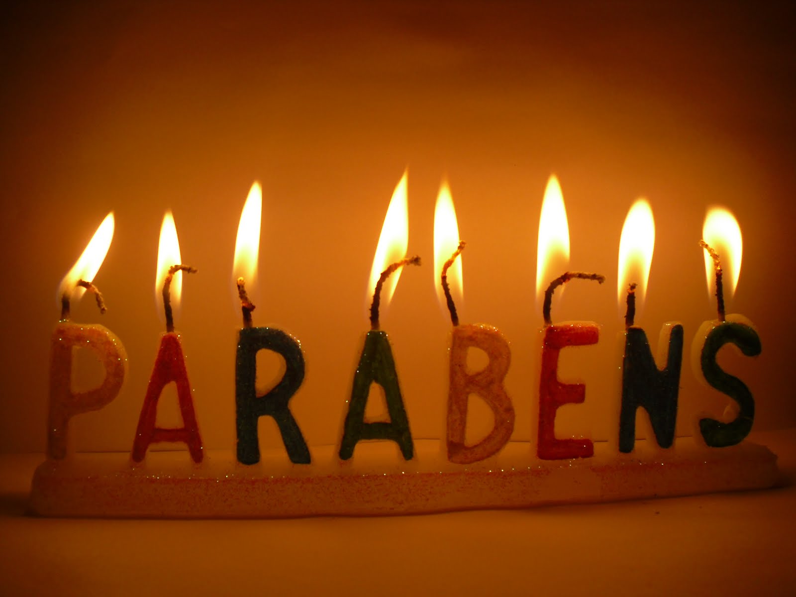 Distribuidora Multicor: Linha de Velas de Aniversário