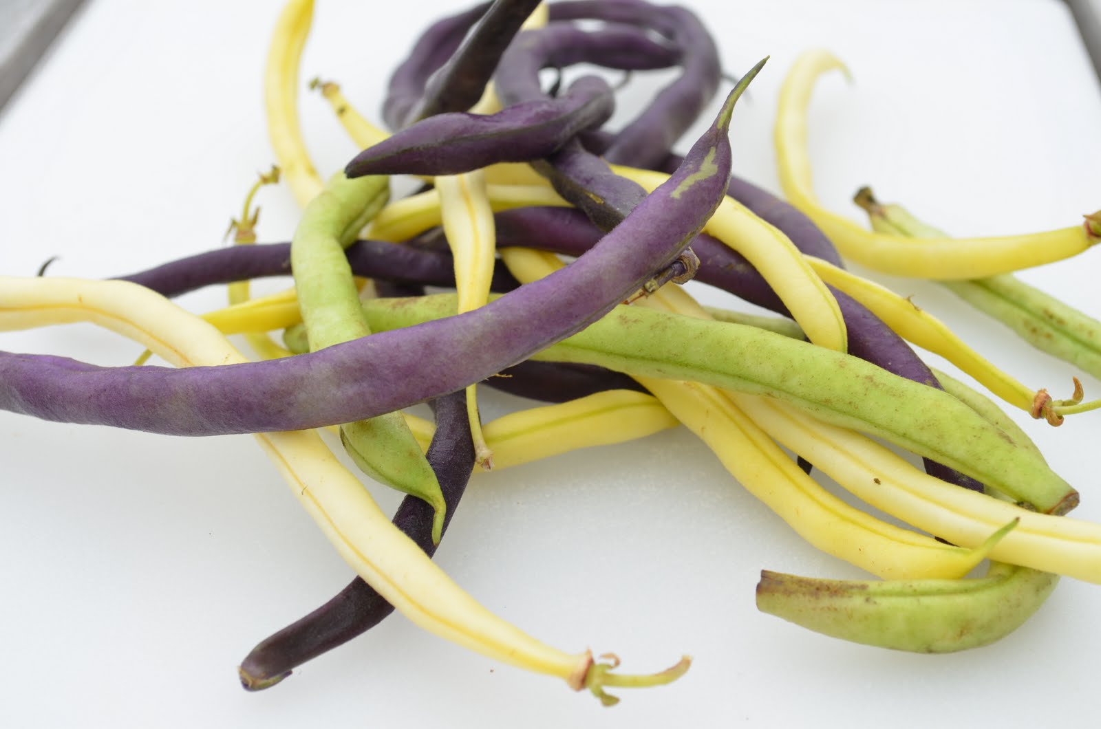 LaurenLivingLocally: Basil Butter String Beans