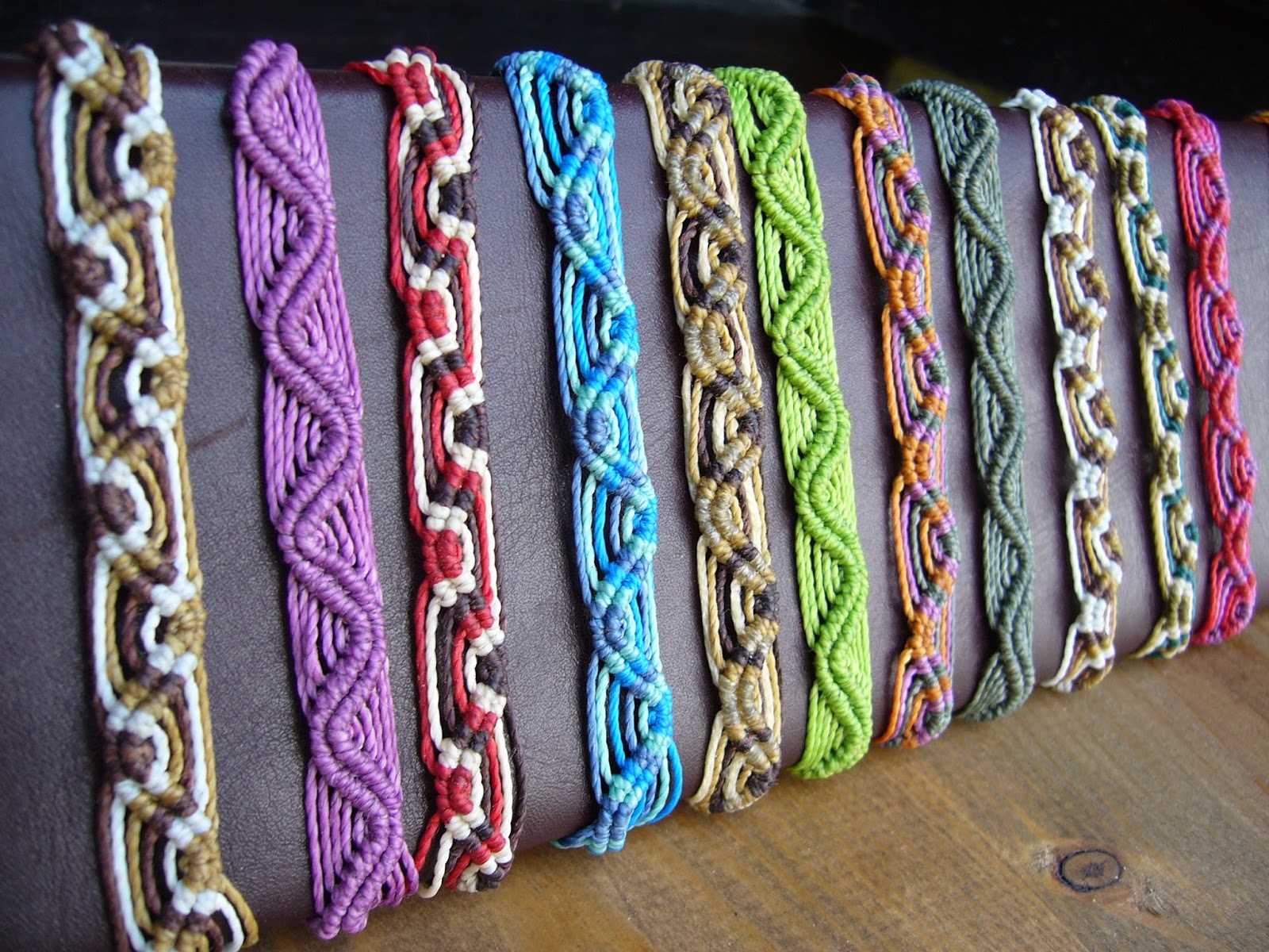 Raices Nomadas: Pulseras de Macramé e hilo