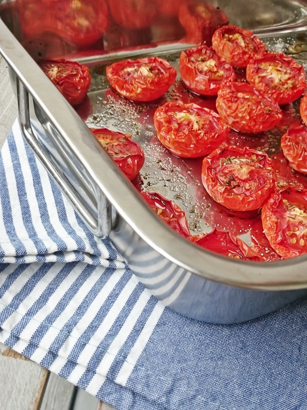 Uunikuivatut tomaatit || Oven-dried Tomatoes - Ruokakonttuuri