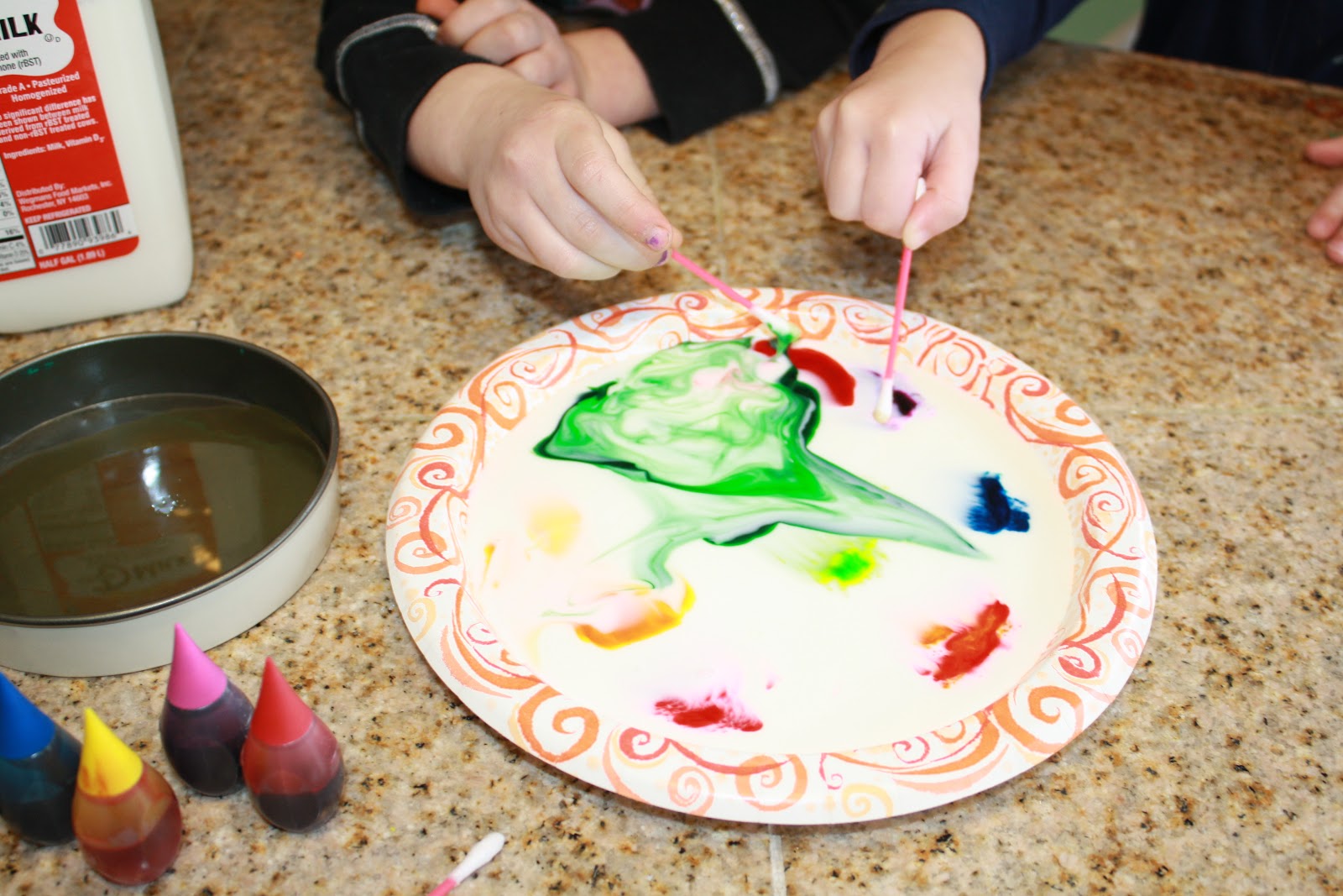 The Laber Family: Color Changing Milk = Tie Dye fun!