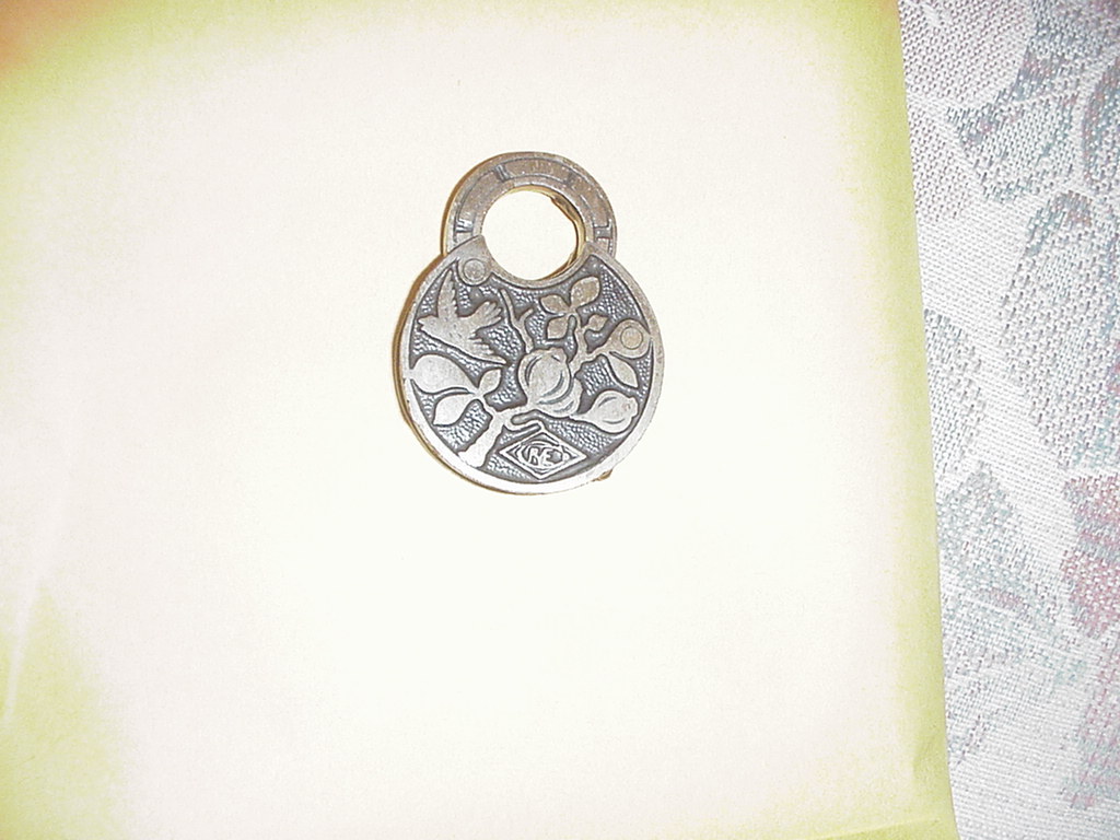 RestraintsBlog: For Sale - Cherub Story Lock