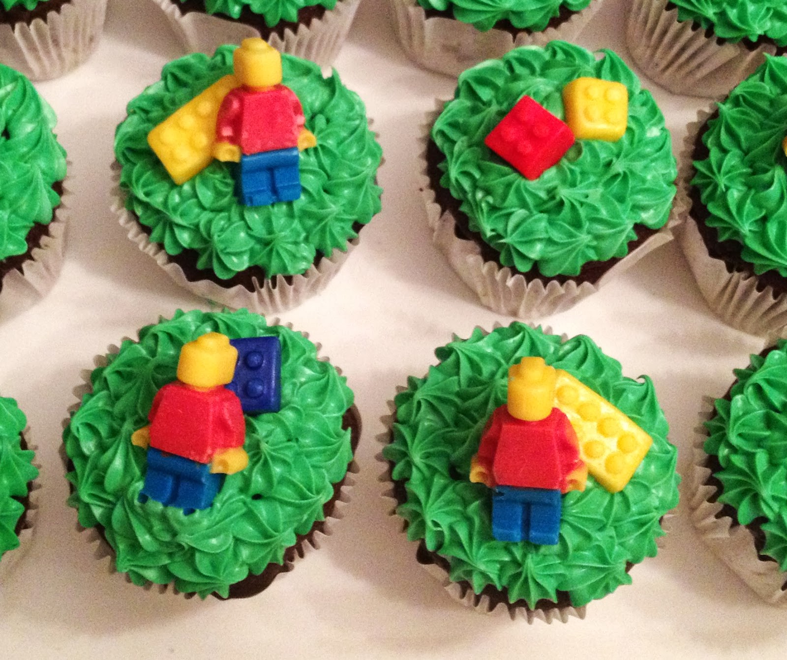 Straight to Cake: Lego Cupcakes