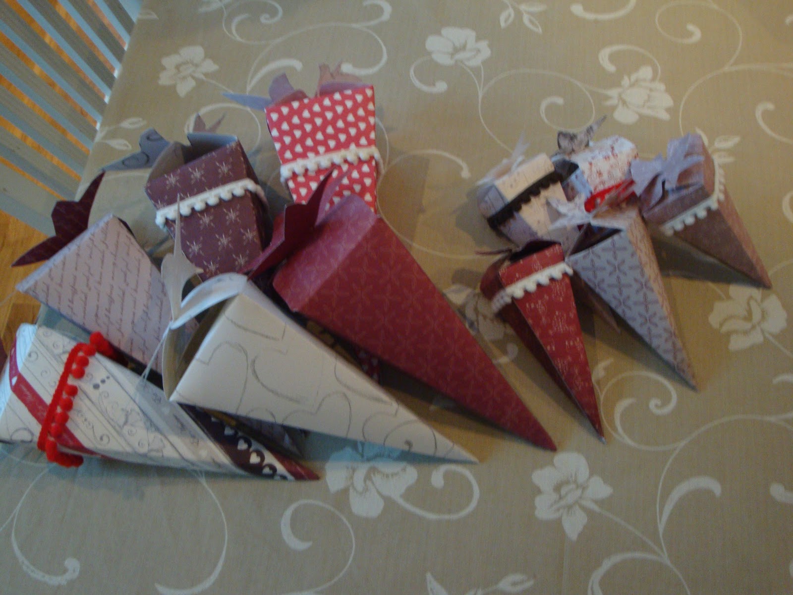 Stugbygge och familjeliv: PYSSEL .....av papper ;)