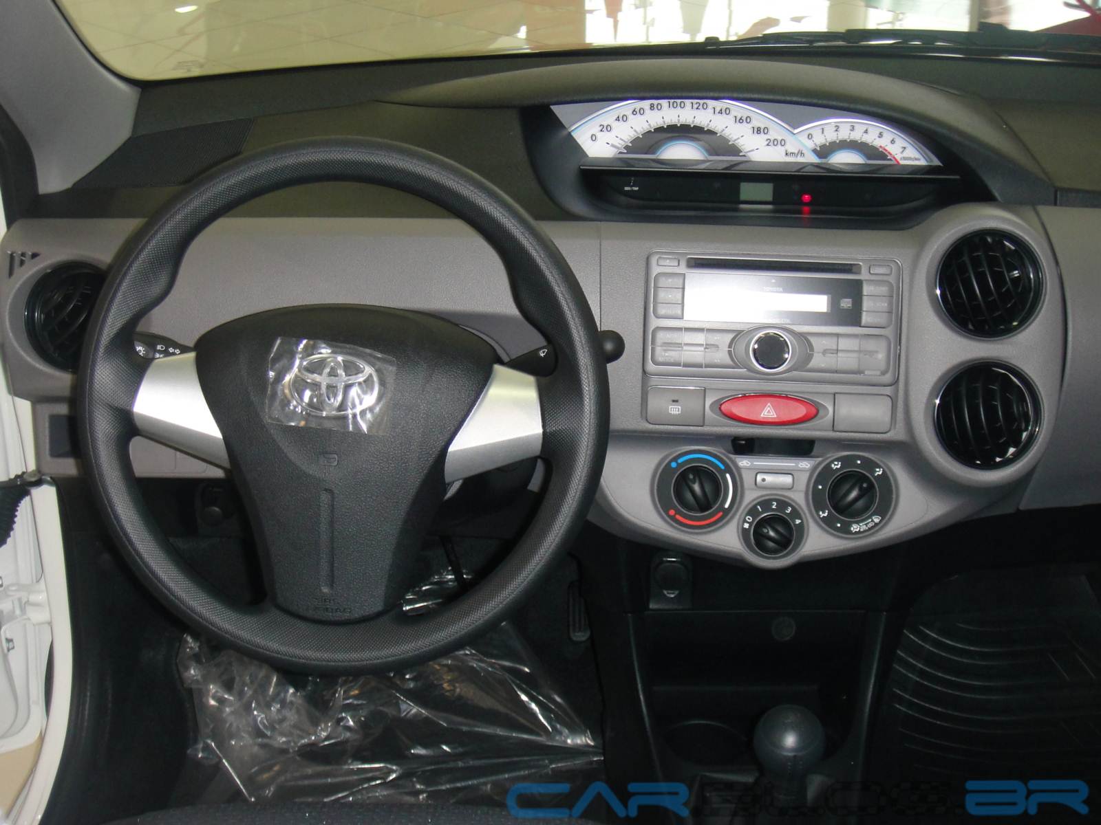 Toyota Etios Sedan XS 1.5: fotos, preço, consumo e ficha técnica