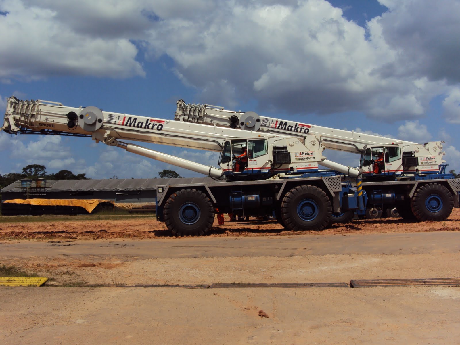 Guindastes Telescópicos: Guindaste tipo RT Modelo 9130E