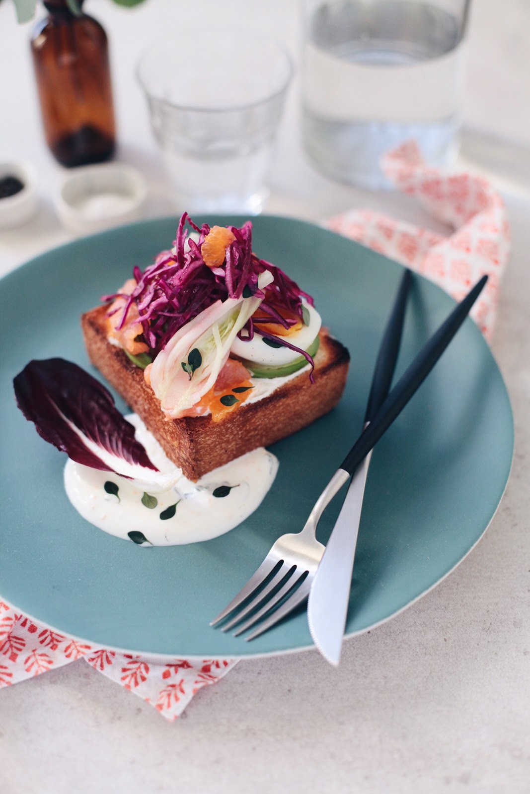 La "Pose" Gourmande: Un toast pour le brunch
