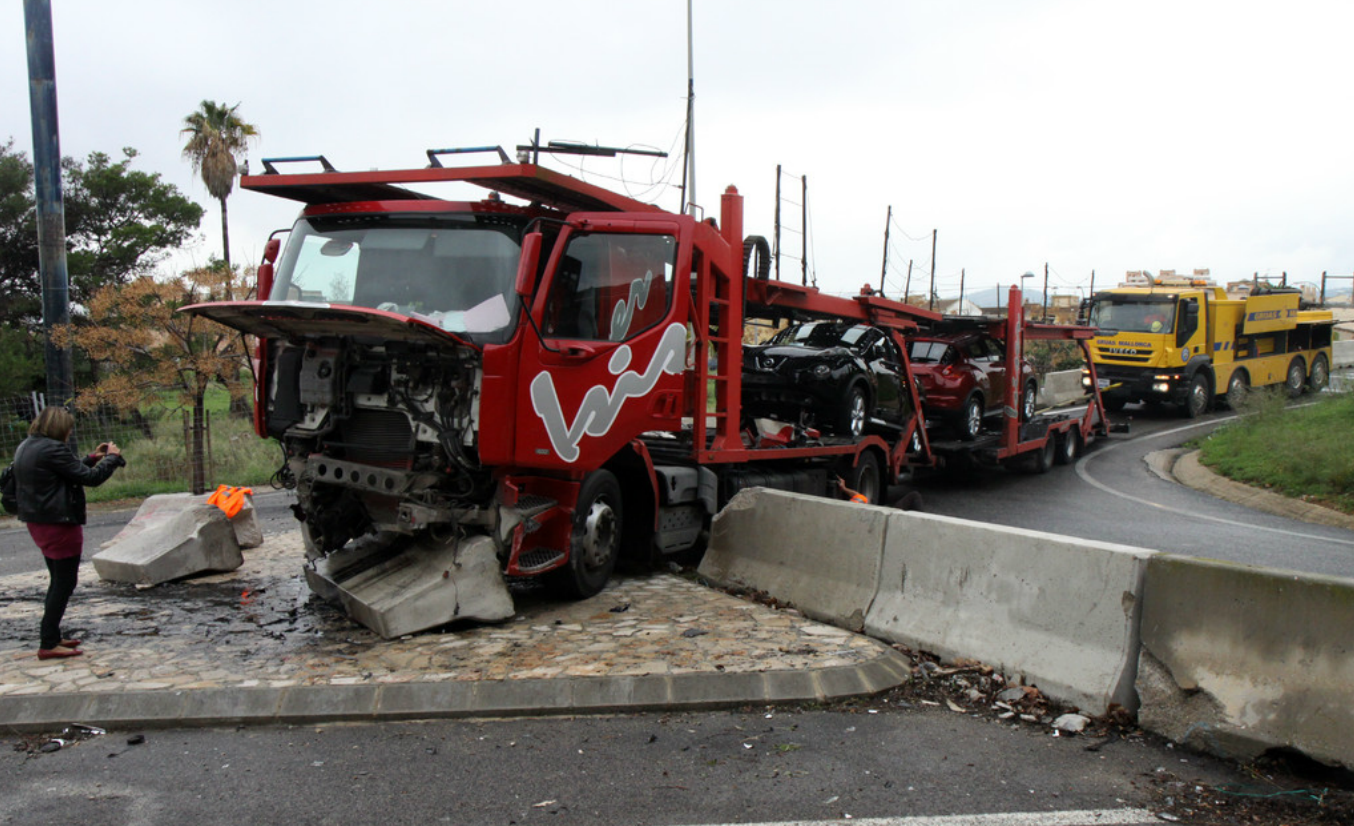 Camiones y Autobuses en Baleares: Accidente Nº31 Renault Premium I