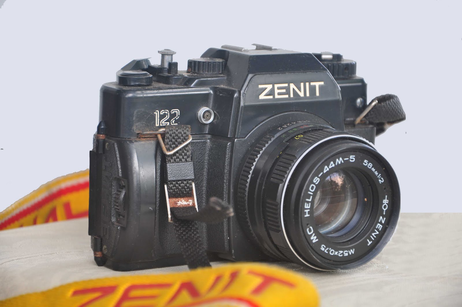 ANTIQUE CAMERAS: ZENITH 122
