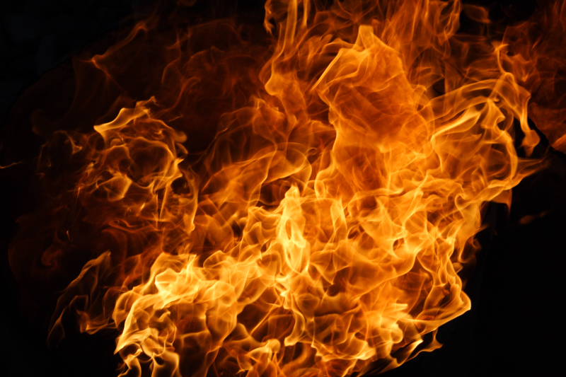 Tutorial Photoshop Dasar : Membuat efek tulisan api