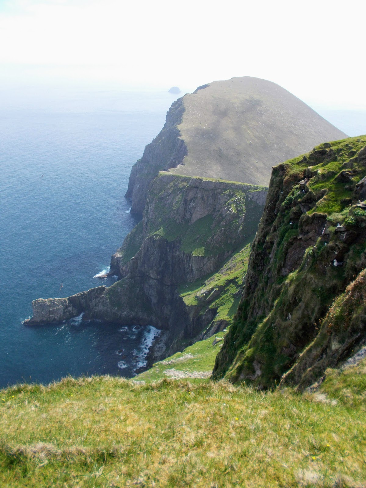 Around the British Isles in 80 Island Books: Book 2 - St Kilda: A ...