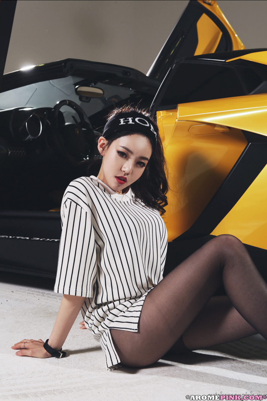 Park Eunsol Hot Posing With A Lamborghini Aromepink