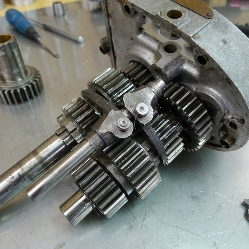 rocksolidmotorcycles: Triumph 3TA gearbox