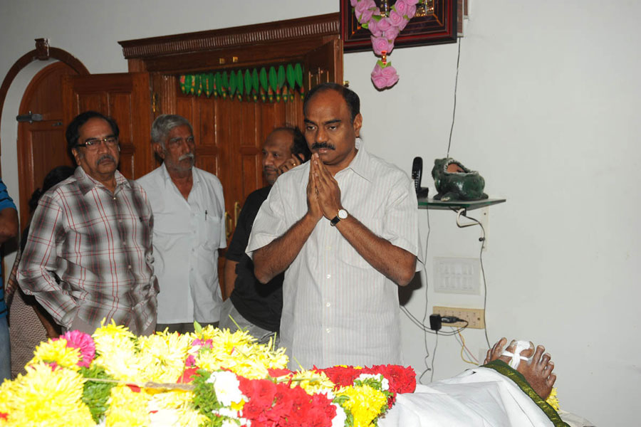 Tollywood Pays Homage to Tripuraneni Maharadhi
