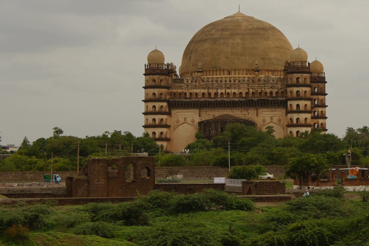Journeys across Karnataka: Aldi Buruj - the largest turret of Bijapur