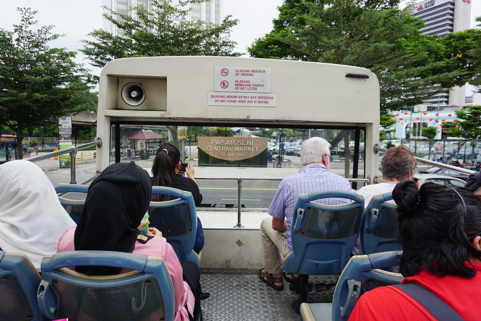 TEROKA KUALA LUMPUR DENGAN PERKHIDMATAN BAS KL HOP ON HOP OFF CITY TOUR
