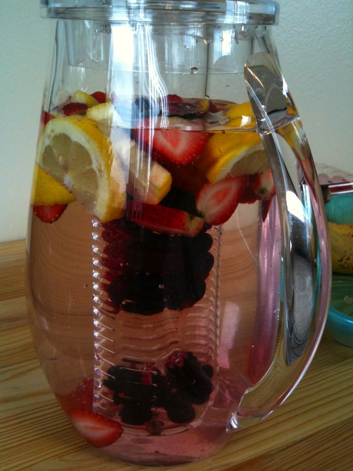 Caroline's Kitchen: Berry Lemon Water Infusion