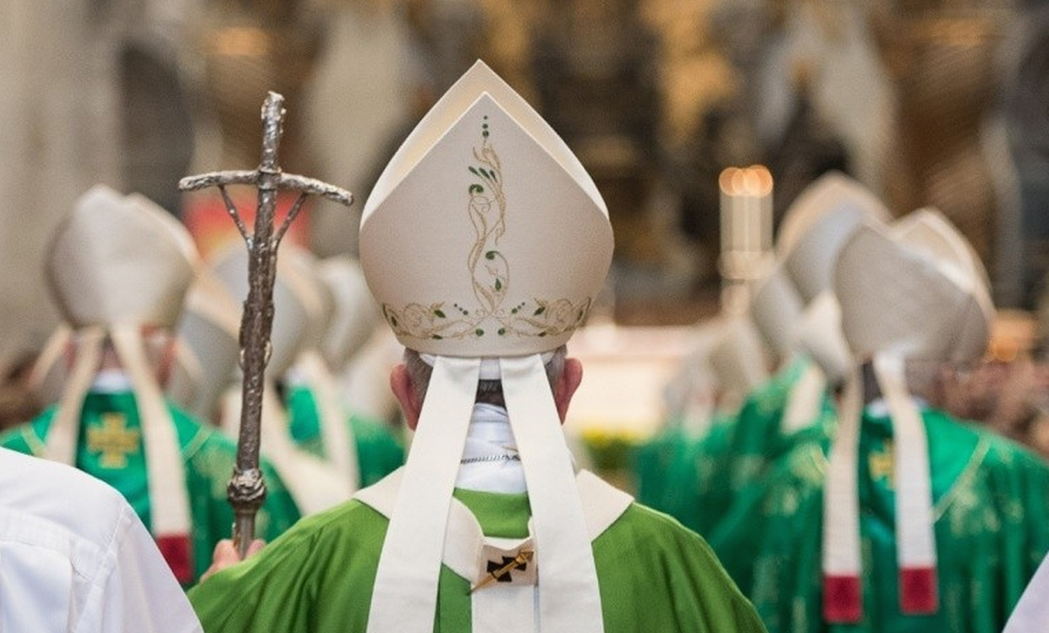 Liturgia Papal: Nueva mitra papal