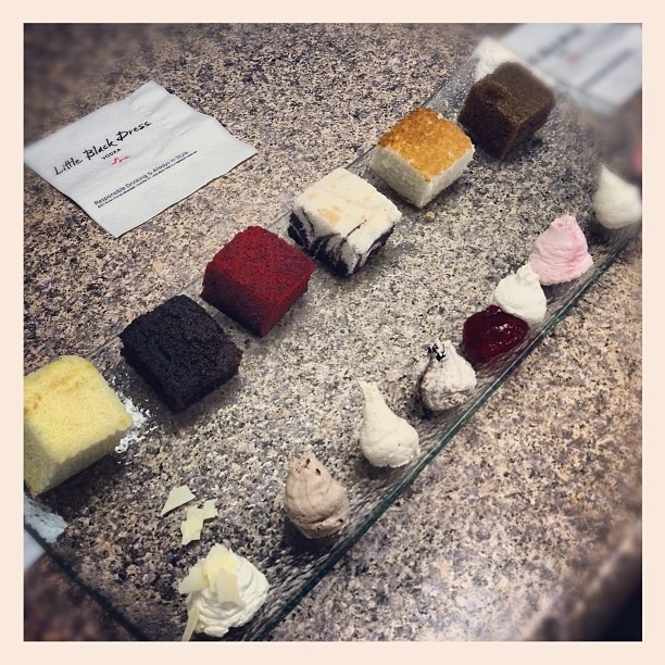 THINGS {SHE} LOVES: Pittsburgh Wedding + Event Planner | Cake!