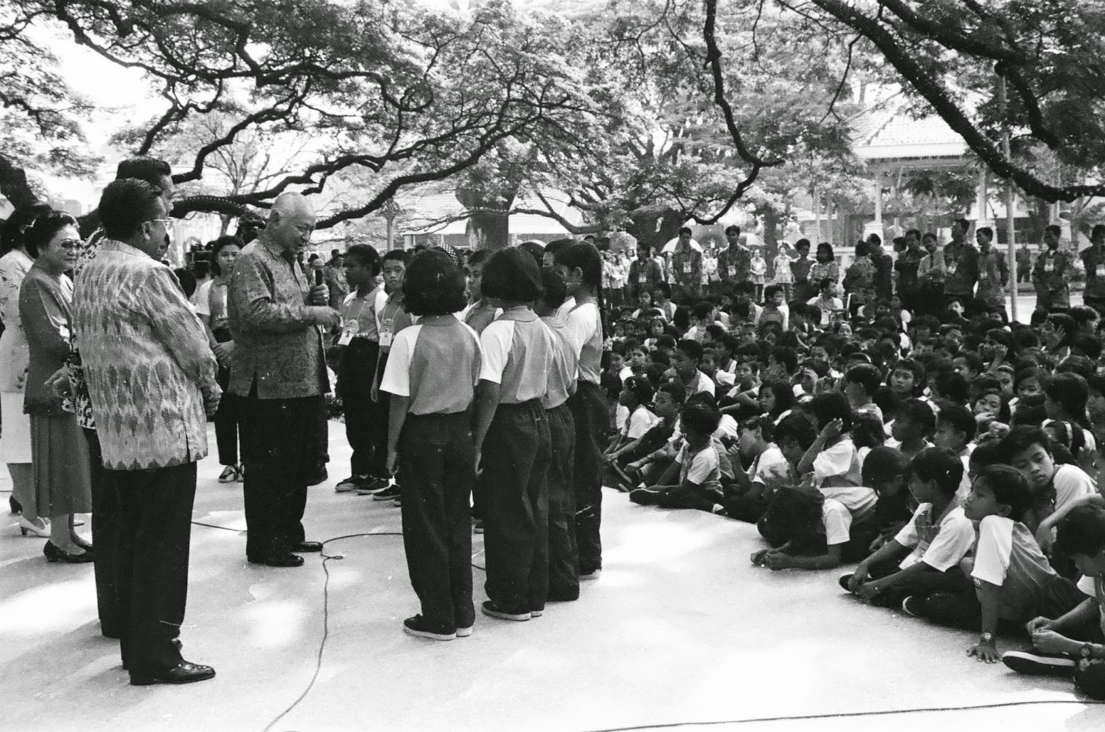 Pak Harto dan Anak-anak Indonesia | PUSAT DATA