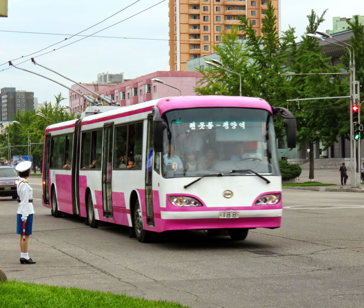 Richard's Tram Blog: PYONGYANG DPRK - TROLLEYBUSES AUGUST 2014 (2)