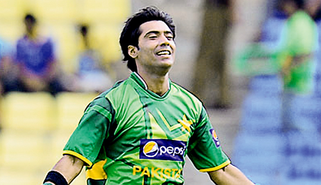 Top 10 Fastest Bowlers in The History of Cricket.