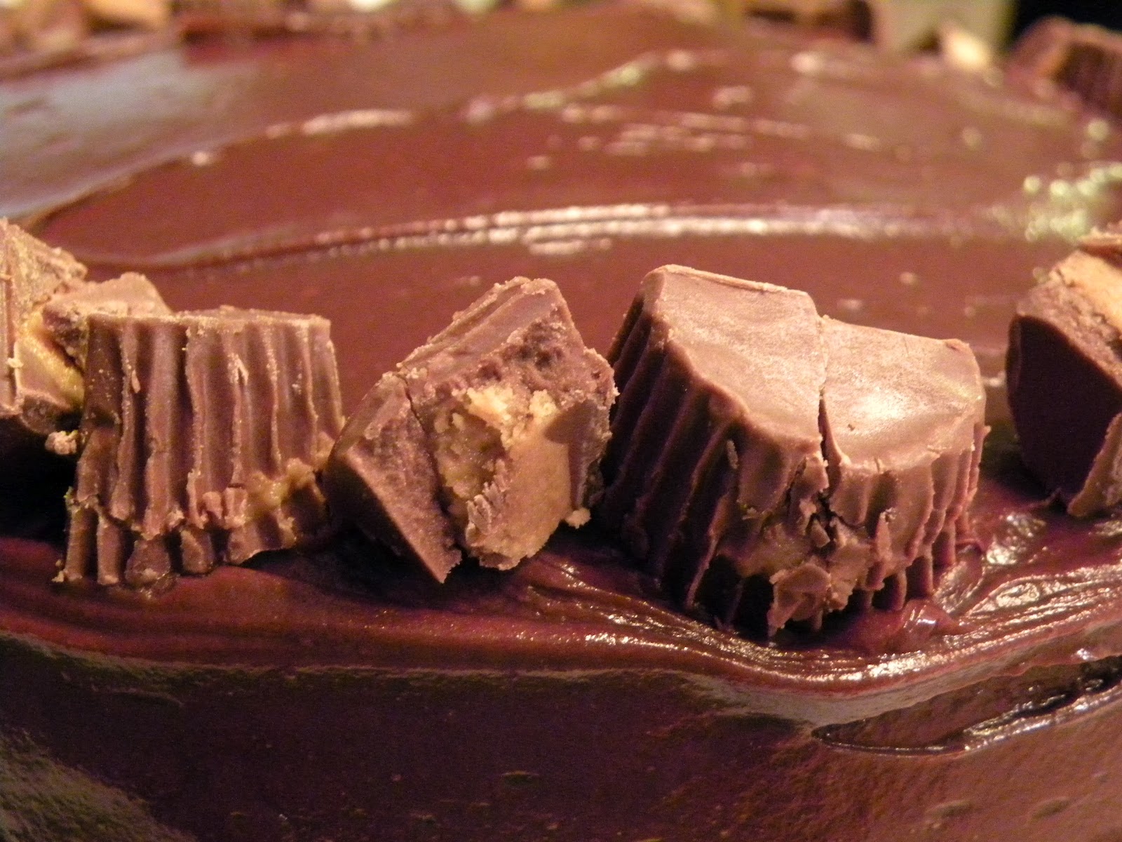 Bake.Run.Live: Chocolate + Reece cups + cake = Peanut Butter Fudge Cake