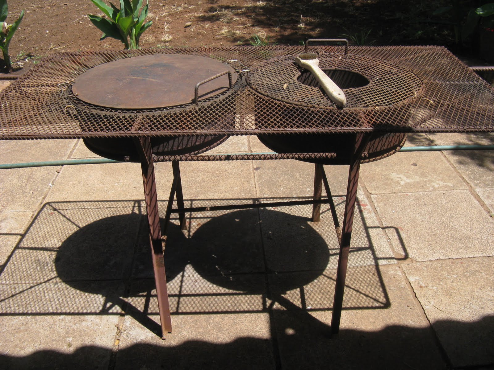 Bev's Bush Tracks: Now this is a braai stand