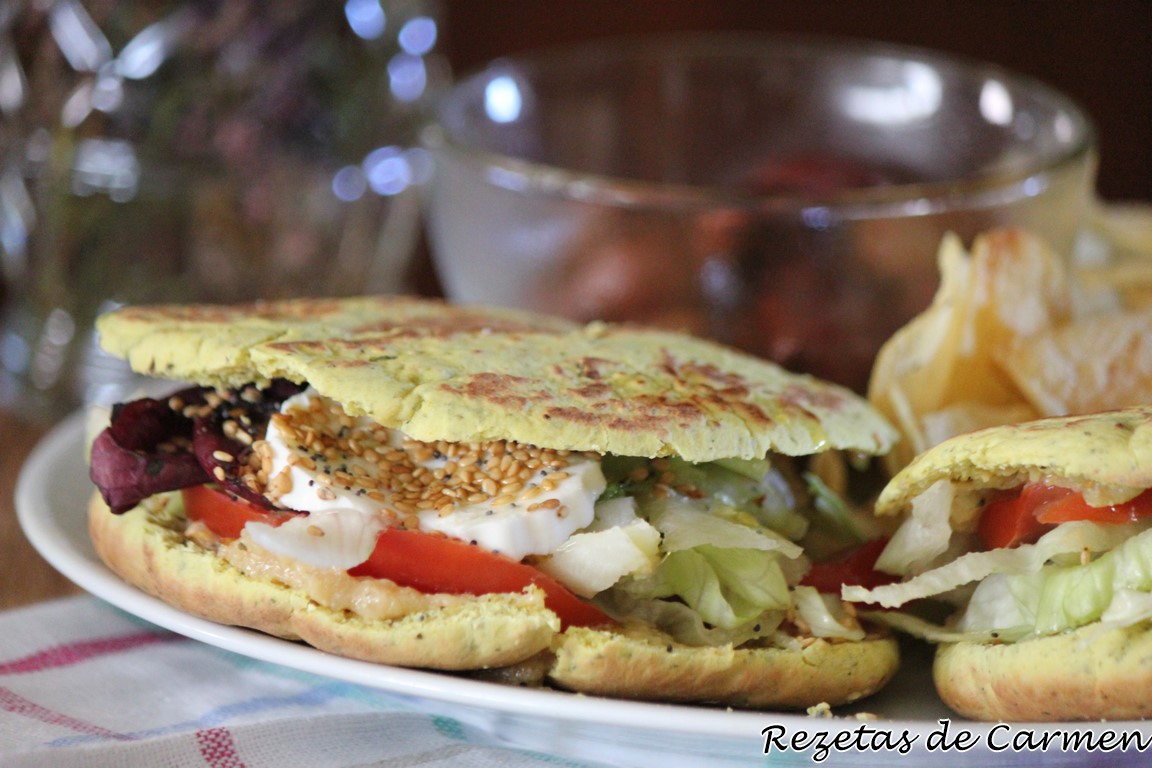Pitas con pate de berenjena