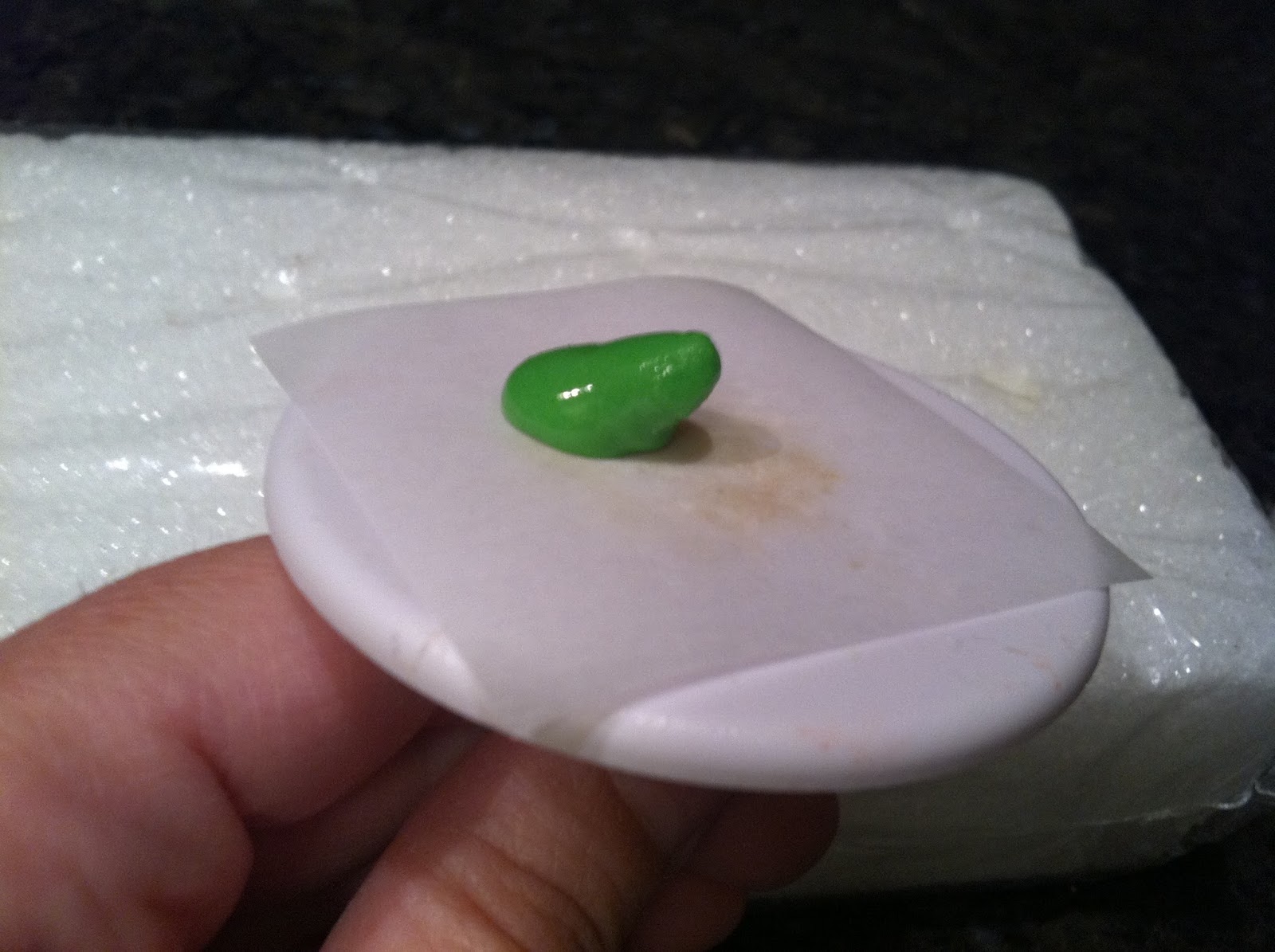 The Iced Queen: Tiny Frog in Royal Icing