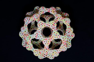 THE BEADED MOLECULES 串珠分子模型的美妙世界: The two beaded superfullerenes ...