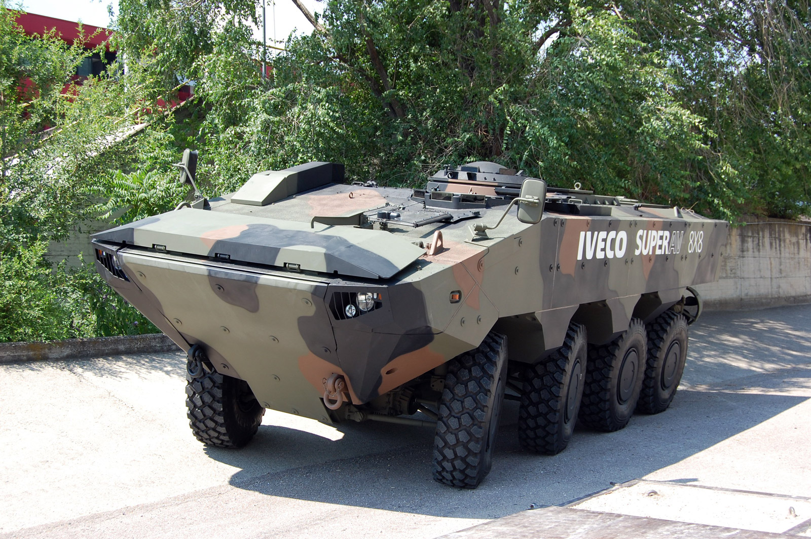 SNAFU!: A look at the BAE/IVECO Super AV 8x8.