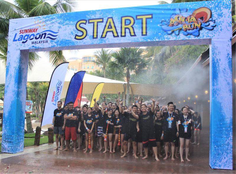 RUNNING WITH PASSION: Splashing Outdoor Fun at the Sunway Lagoon’s Aqua Run