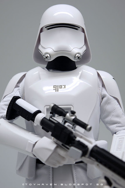 toyhaven: Review 1: Hot Toys Star Wars TFA 1/6th scale First Order ...