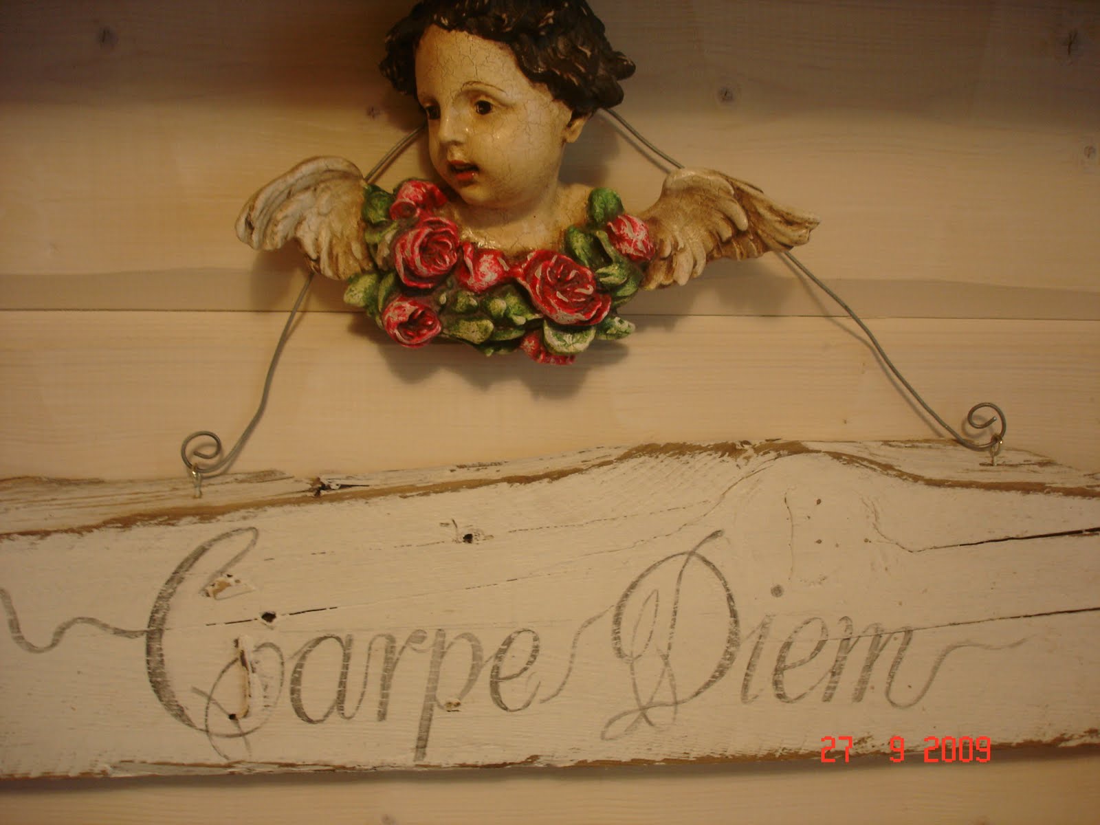 tindra lite mera: Skyltar med snirklig text